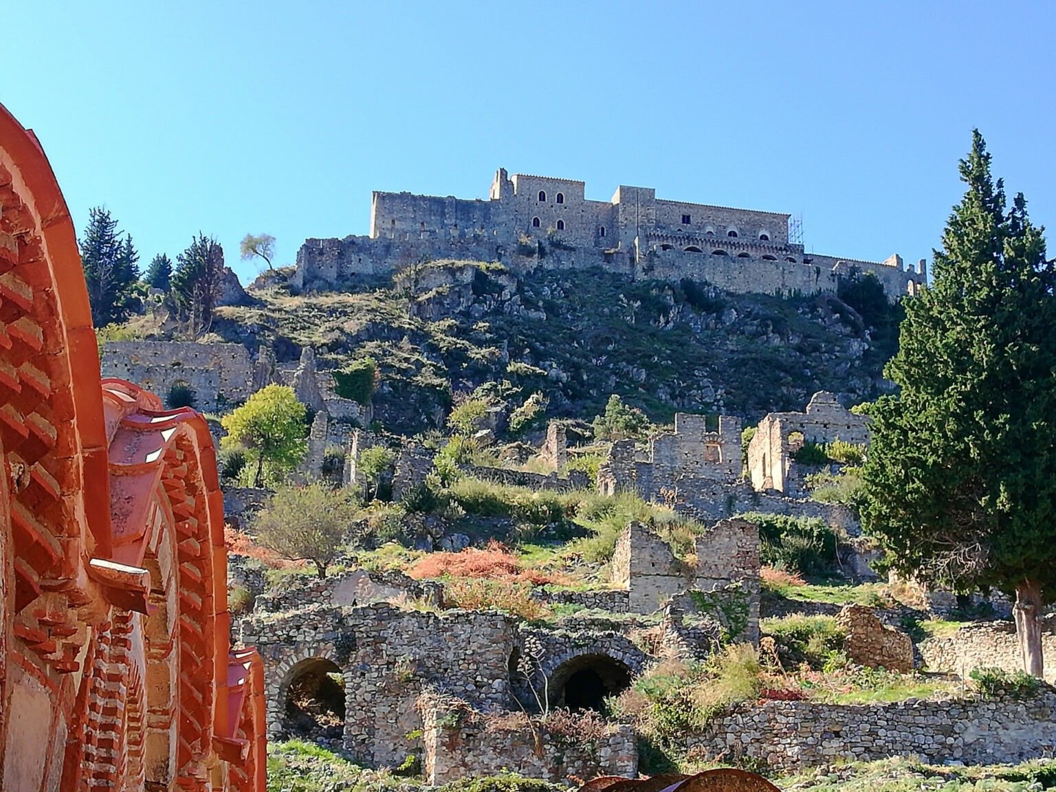 Μυστράς: ταξίδι στη βυζαντινή καστροπολιτεία